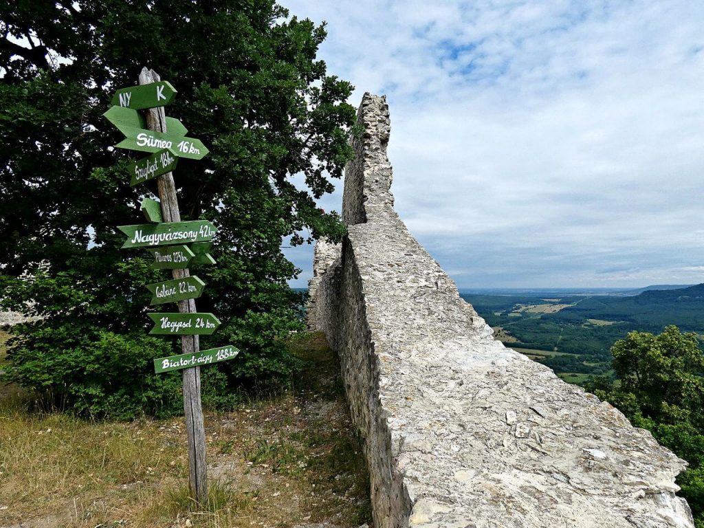 Rezi vár és tanösvény - panorámás kirándulás a Keszthelyi-fennsíkon ...