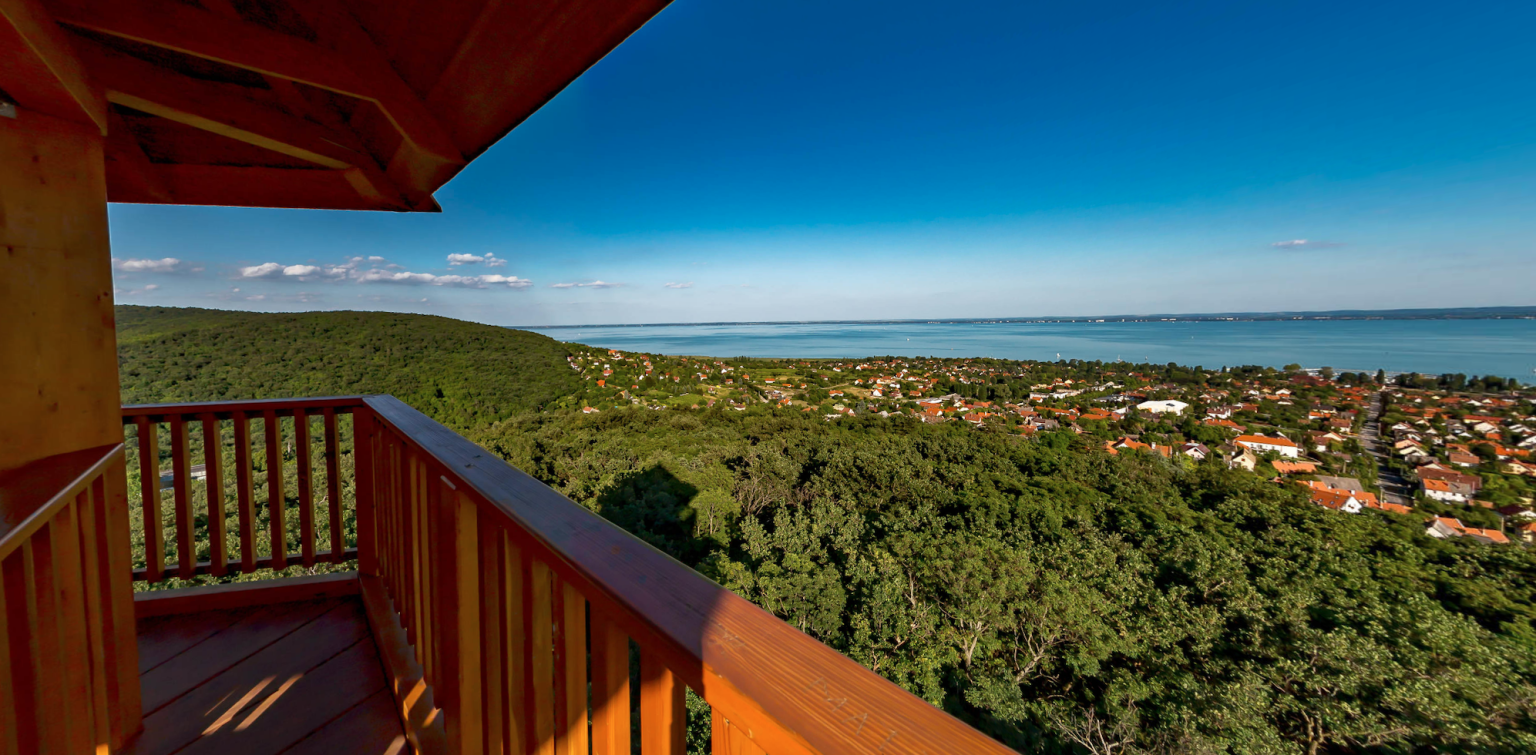 25 balatoni panoráma, amelyhez még a fotelből sem kell felállni ...